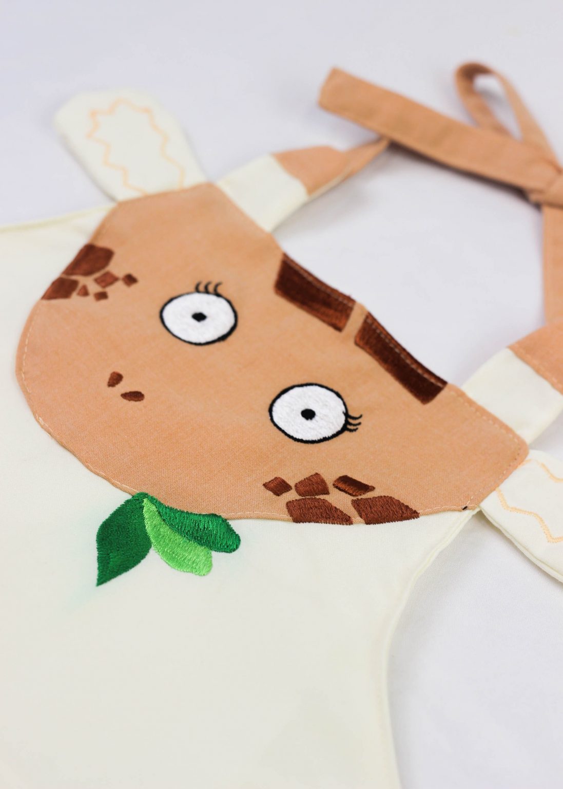 BABY GIRAFFE KIDS APRON - TẠP DỀ CHO BÉ BY NGÓI APRON