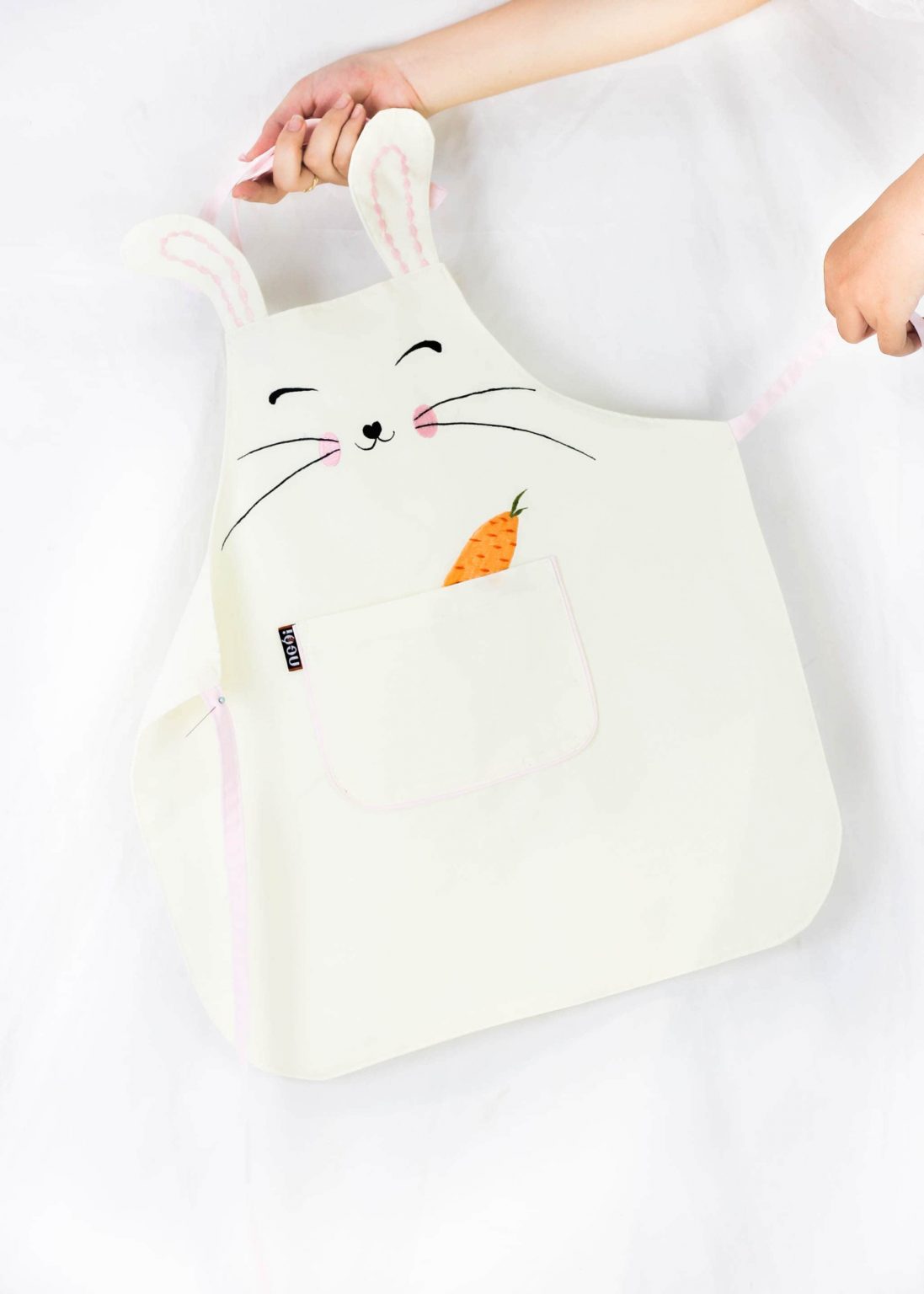 A BUNNY KIDS APRON - WHITE - TẠP DỀ CHO BÉ BY NGÓI APRON
